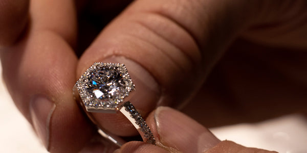 Timanttien koko kasvaa: Vihkisormuksissa nyt vähintään karaatti timant ...